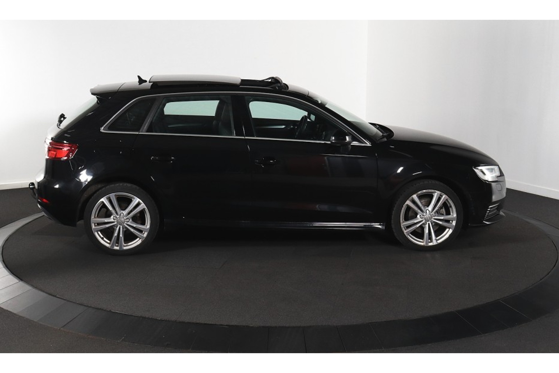 Audi A3 - Sportback 40 e-tron Advance Sport | Snijders & van Dijk